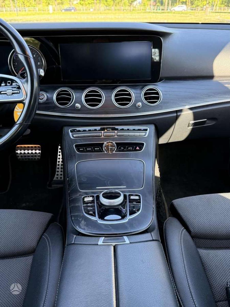 Pelēks Mercedes-Benz E 220 2019 Kauņa, ar dzinēja tilpumu 2.20 L un nobraukumu 171 tūkst. km par 19100 €, foto 9 vietnē AUTOMOTO.COM.LV