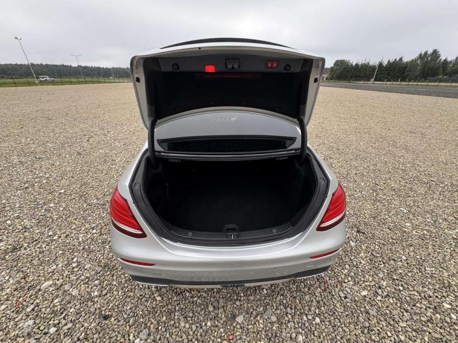 Серый Мерседес E 220 2019 в Каунас, объемом двигателя 1.95 л и пробегом 280 тыс. км за 13800 €, фото 11 на AUTOMOTO.COM.LV