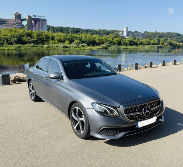 Pelēks Mercedes-Benz E 220 2019 Kauņa, ar dzinēja tilpumu 2.20 L un nobraukumu 172 tūkst. km par 16450 €, foto 1 vietnē AUTOMOTO.COM.LV