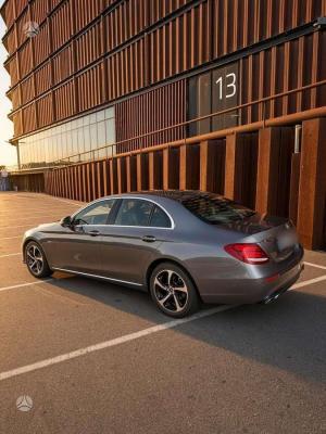 Pelēks Mercedes-Benz E 220 2019 Kauņa, ar dzinēja tilpumu 2.20 L un nobraukumu 172 tūkst. km par 16450 €, foto 3 vietnē AUTOMOTO.COM.LV