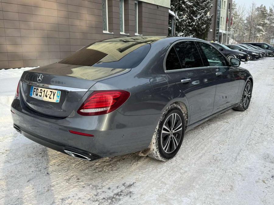 Pelēks Mercedes-Benz E 220 2020 Viļņa, ar dzinēja tilpumu 2.20 L un nobraukumu 281 tūkst. km par 15700 €, foto 4 vietnē AUTOMOTO.COM.LV