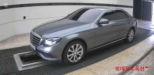 Pelēks Mercedes-Benz E 220 2020 Kauņa, ar dzinēja tilpumu 1.95 L un nobraukumu 131 tūkst. km par 19602 €, foto  vietnē AUTOMOTO.COM.LV