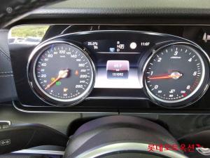 Pelēks Mercedes-Benz E 220 2020 Kauņa, ar dzinēja tilpumu 1.95 L un nobraukumu 131 tūkst. km par 19602 €, foto 6 vietnē AUTOMOTO.COM.LV