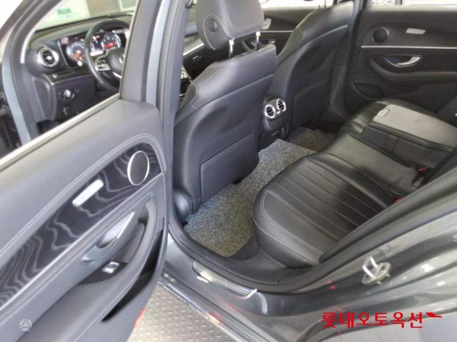 Pelēks Mercedes-Benz E 220 2020 Kauņa, ar dzinēja tilpumu 1.95 L un nobraukumu 131 tūkst. km par 19602 €, foto 9 vietnē AUTOMOTO.COM.LV