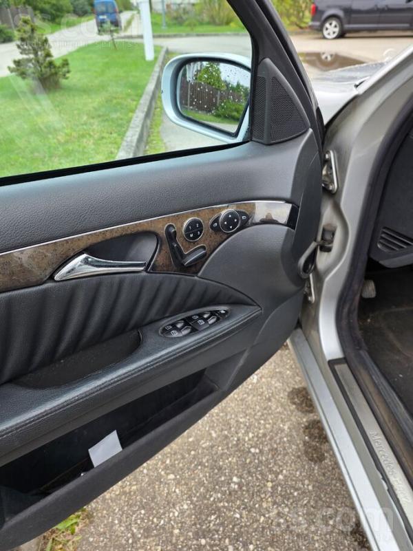 Grey Mercedes-Benz E 220 2003 in Daugavpils, with an engine capacity of 2.20 L and mileage of 375 thousand km for 2200 €, photo 9 on AUTOMOTO.COM.LV