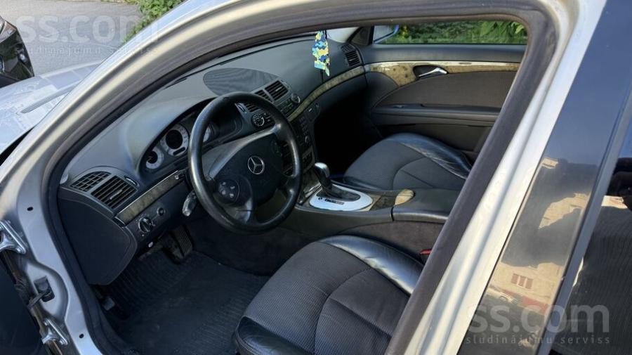 Grey Mercedes-Benz E 220 2004 in Riga, with an engine capacity of 2.20 L and mileage of 341 thousand km for 2850 €, photo 9 on AUTOMOTO.COM.LV