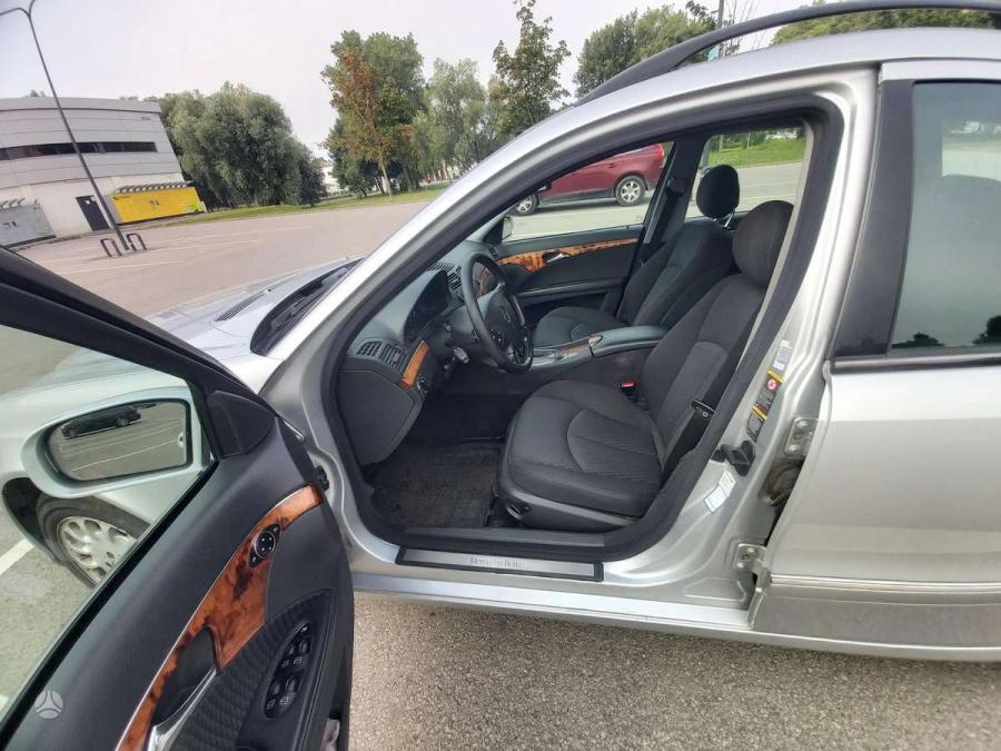 Pelēks Mercedes-Benz E 220 2004 Klaipėda, ar dzinēja tilpumu 2.15 L un nobraukumu 370 tūkst. km par 2400 €, foto 3 vietnē AUTOMOTO.COM.LV