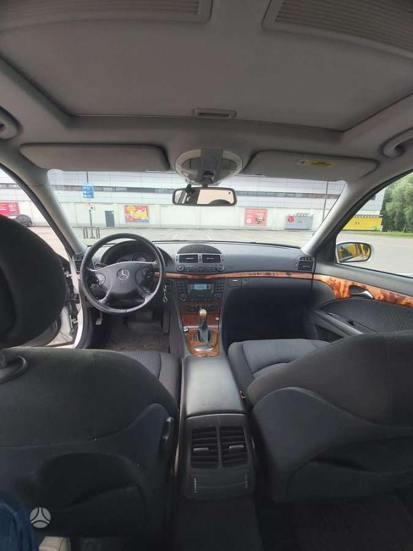 Серый Мерседес E 220 2004 в Клайпеда, объемом двигателя 2.15 л и пробегом 370 тыс. км за 2400 €, фото 4 на AUTOMOTO.COM.LV