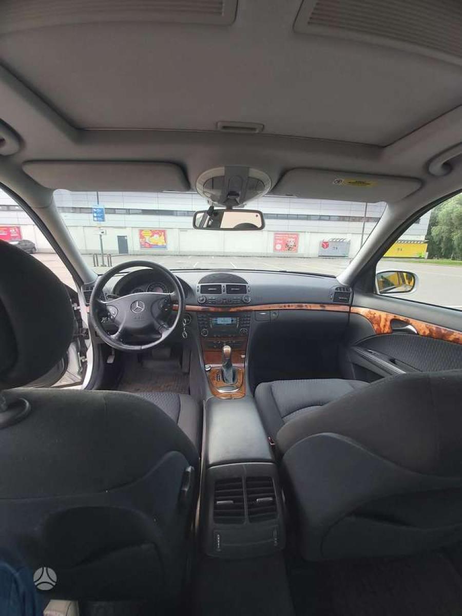 Pelēks Mercedes-Benz E 220 2004 Klaipėda, ar dzinēja tilpumu 2.15 L un nobraukumu 370 tūkst. km par 2400 €, foto 5 vietnē AUTOMOTO.COM.LV