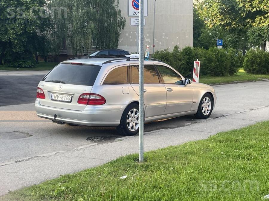 Grey Mercedes-Benz E 220 2005 in Riga, with an engine capacity of 2.20 L and mileage of 220 thousand km for 1400 €, photo 2 on AUTOMOTO.COM.LV