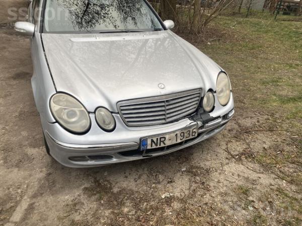 Pelēks Mercedes-Benz E 220 2005 Rīga, ar dzinēja tilpumu 2.20 L un nobraukumu 371 tūkst. km par 1000 €, foto 1 vietnē AUTOMOTO.COM.LV