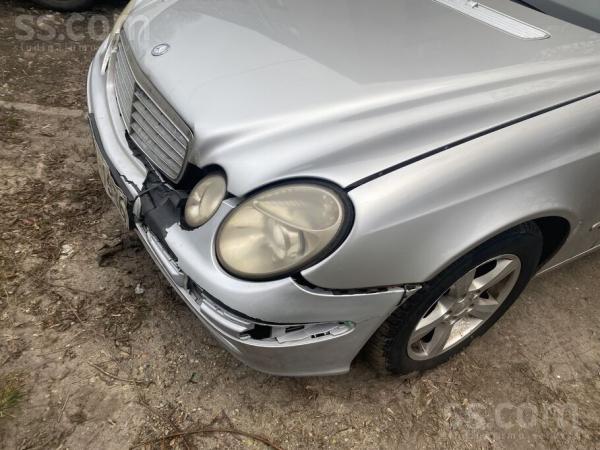 Pelēks Mercedes-Benz E 220 2005 Rīga, ar dzinēja tilpumu 2.20 L un nobraukumu 371 tūkst. km par 1000 €, foto 4 vietnē AUTOMOTO.COM.LV