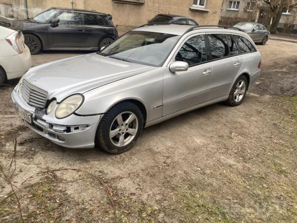 Grey Mercedes-Benz E 220 2005 in Riga, with an engine capacity of 2.20 L and mileage of 372 thousand km for 900 €, photo 2 on AUTOMOTO.COM.LV