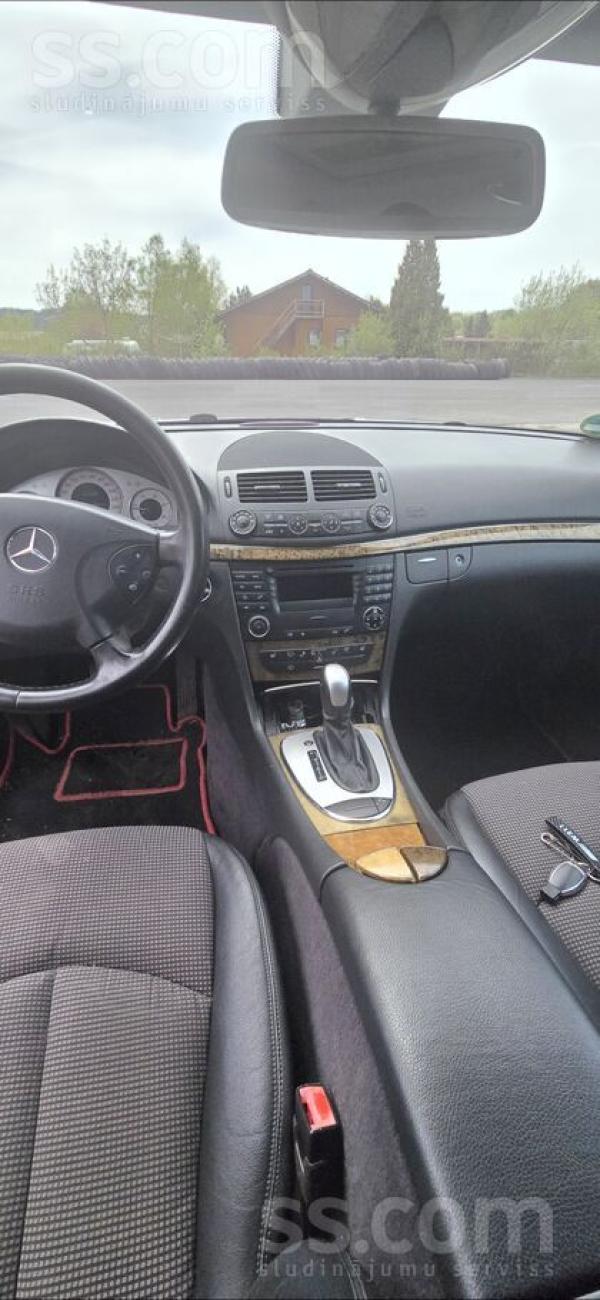 Grey Mercedes-Benz E 220 2005 in Madona, with an engine capacity of 2.20 L and mileage of 320 thousand km for 2500 €, photo 3 on AUTOMOTO.COM.LV