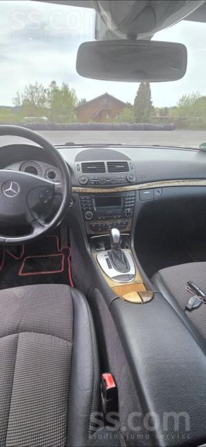 Grey Mercedes-Benz E 220 2005 in Madona, with an engine capacity of 2.20 L and mileage of 320 thousand km for 2500 €, photo 4 on AUTOMOTO.COM.LV