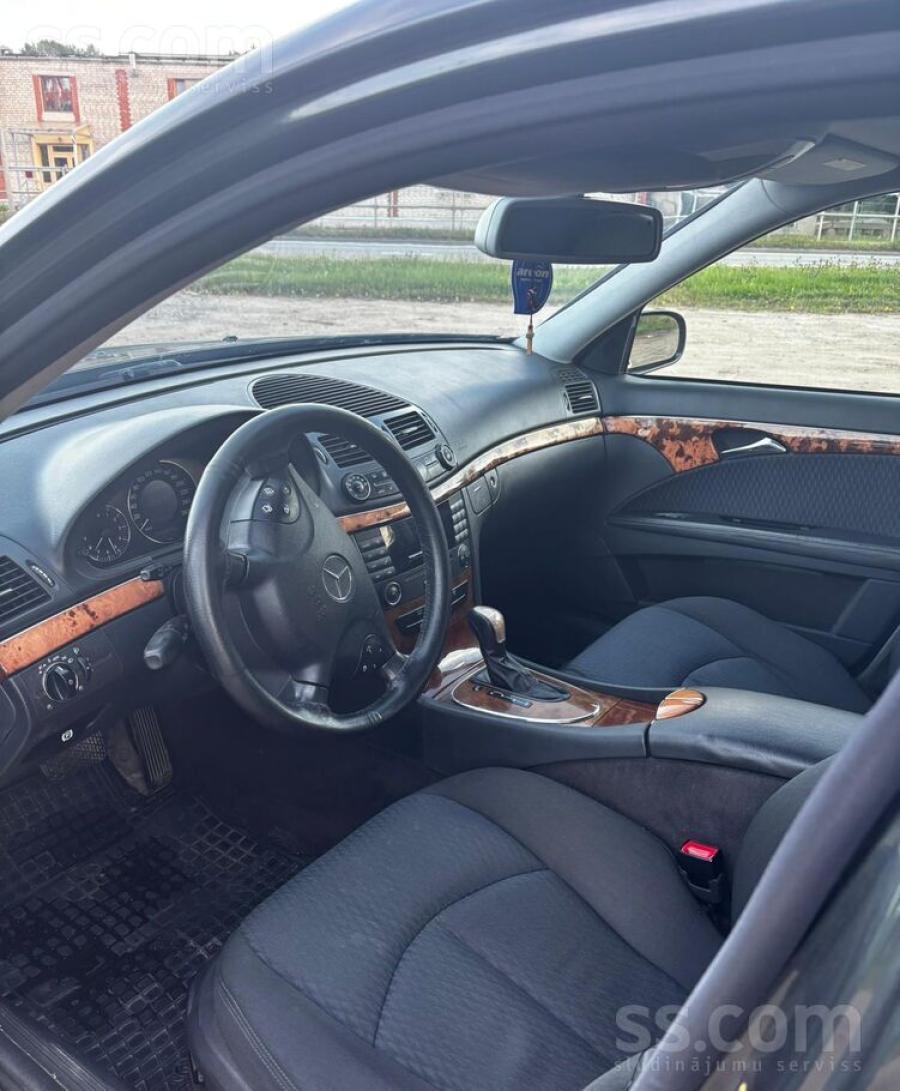 Pelēks Mercedes-Benz E 220 2005 Gulbene, ar dzinēja tilpumu 2.20 L un nobraukumu 317 tūkst. km par 2200 €, foto 5 vietnē AUTOMOTO.COM.LV