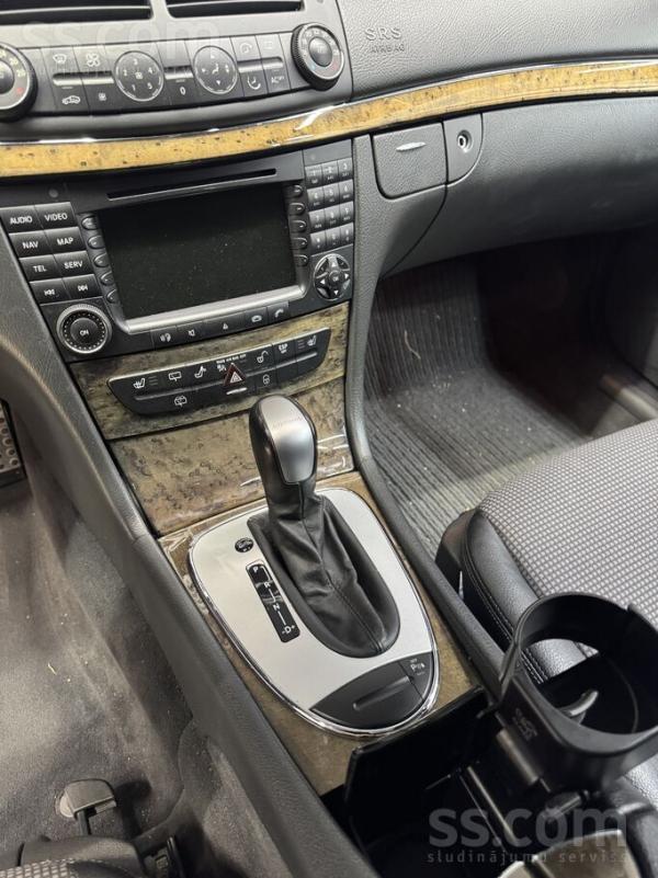 Pelēks Mercedes-Benz E 220 2005 Daugavpils, ar dzinēja tilpumu 2.20 L un nobraukumu 390 tūkst. km par 5300 €, foto 8 vietnē AUTOMOTO.COM.LV