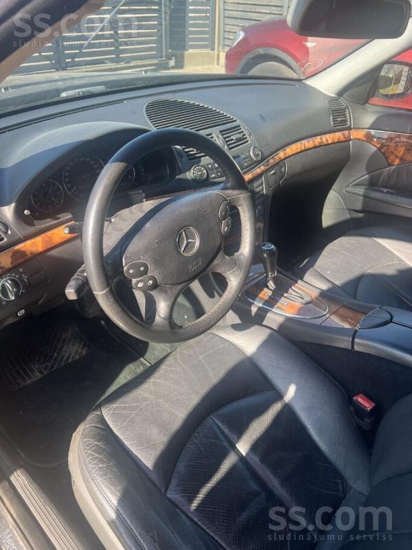Pelēks Mercedes-Benz E 220 2006 Rīga, ar dzinēja tilpumu 2.20 L un nobraukumu 363 tūkst. km par 1900 €, foto 4 vietnē AUTOMOTO.COM.LV