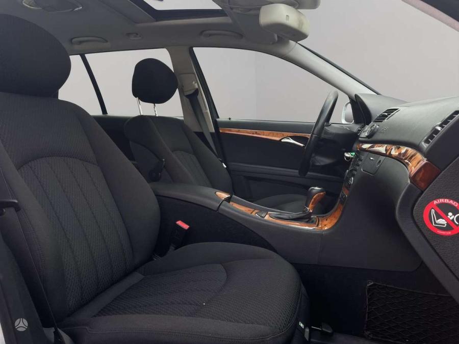 Grey Mercedes-Benz E 220 2008 in Vilnius, with an engine capacity of 2.20 L and mileage of 321 thousand km for 4999 €, photo 9 on AUTOMOTO.COM.LV