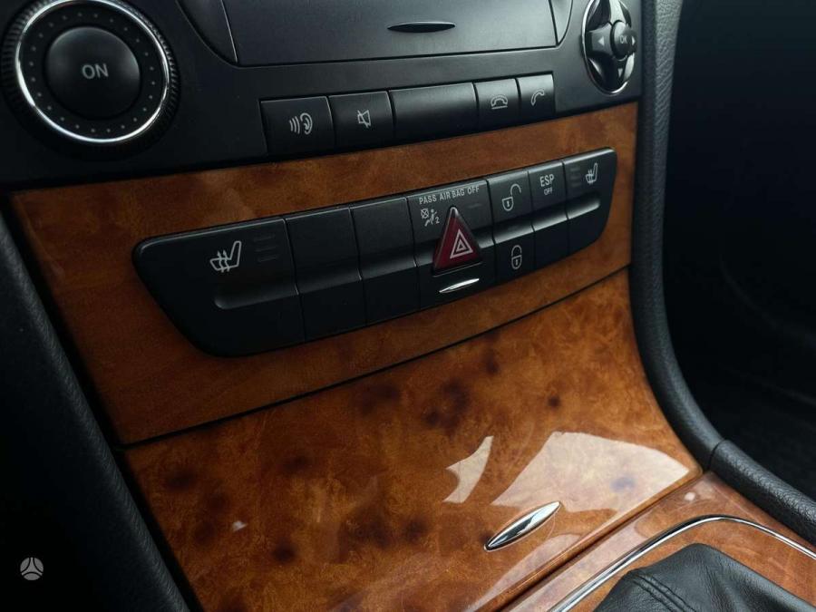Grey Mercedes-Benz E 220 2008 in Vilnius, with an engine capacity of 2.20 L and mileage of 321 thousand km for 4999 €, photo 20 on AUTOMOTO.COM.LV