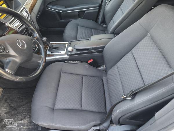 Pelēks Mercedes-Benz E 220 2010 Jurbarkas, ar dzinēja tilpumu 2.20 L un nobraukumu 286 tūkst. km par 4400 €, foto 10 vietnē AUTOMOTO.COM.LV