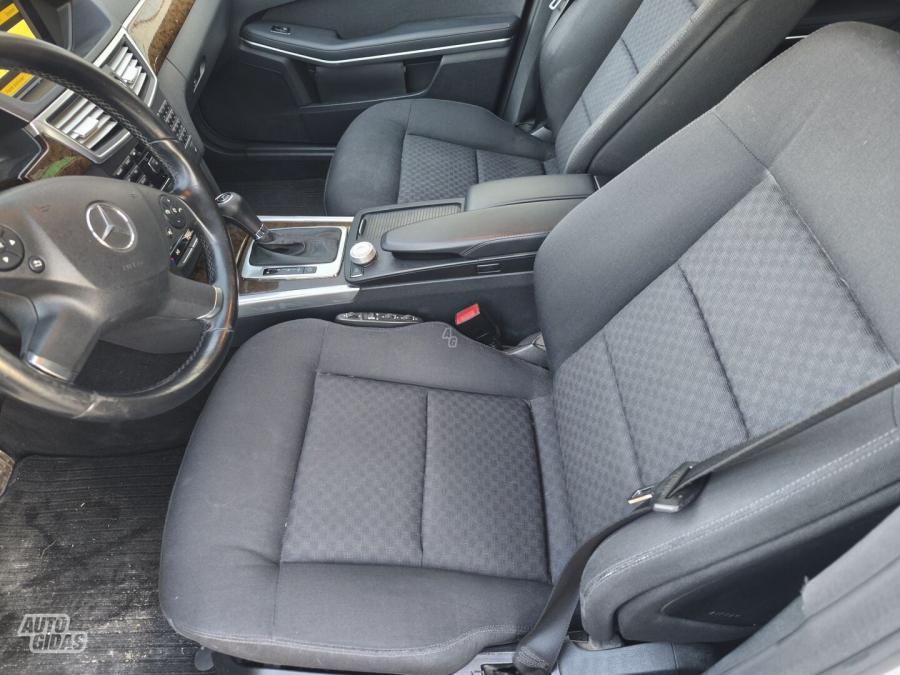 Pelēks Mercedes-Benz E 220 2010 Jurbarkas, ar dzinēja tilpumu 2.20 L un nobraukumu 286 tūkst. km par 4400 €, foto 11 vietnē AUTOMOTO.COM.LV