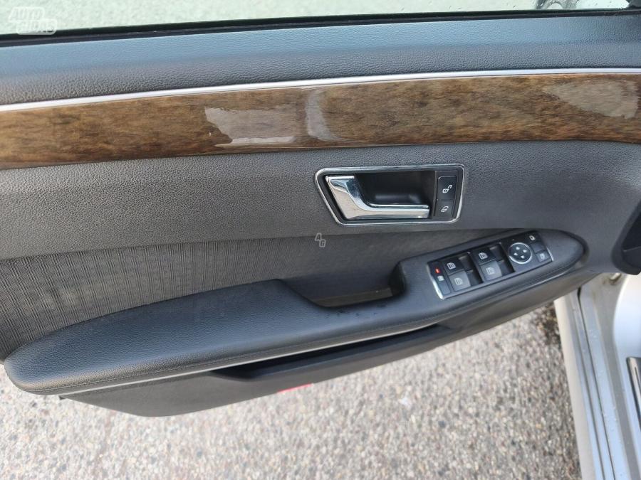 Pelēks Mercedes-Benz E 220 2010 Jurbarkas, ar dzinēja tilpumu 2.20 L un nobraukumu 286 tūkst. km par 4400 €, foto 14 vietnē AUTOMOTO.COM.LV