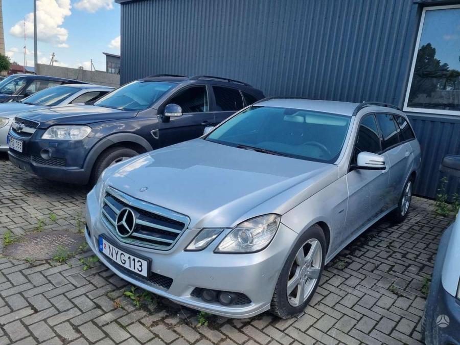Серый Мерседес E 220 2010 в Таураге, объемом двигателя 2.15 л и пробегом 390 тыс. км за 3450 €, фото 3 на AUTOMOTO.COM.LV
