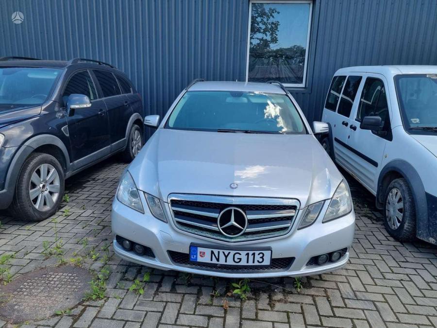 Серый Мерседес E 220 2010 в Таураге, объемом двигателя 2.15 л и пробегом 390 тыс. км за 3450 €, фото 4 на AUTOMOTO.COM.LV