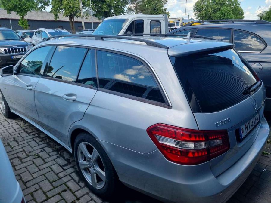 Серый Мерседес E 220 2010 в Таураге, объемом двигателя 2.15 л и пробегом 390 тыс. км за 3450 €, фото 6 на AUTOMOTO.COM.LV