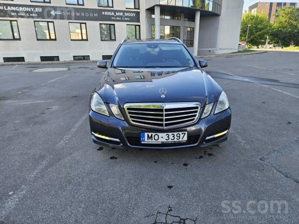 Grey Mercedes-Benz E 220 2011 in Riga, with an engine capacity of 2.20 L and mileage of 389 thousand km for 5900 €, photo 3 on AUTOMOTO.COM.LV