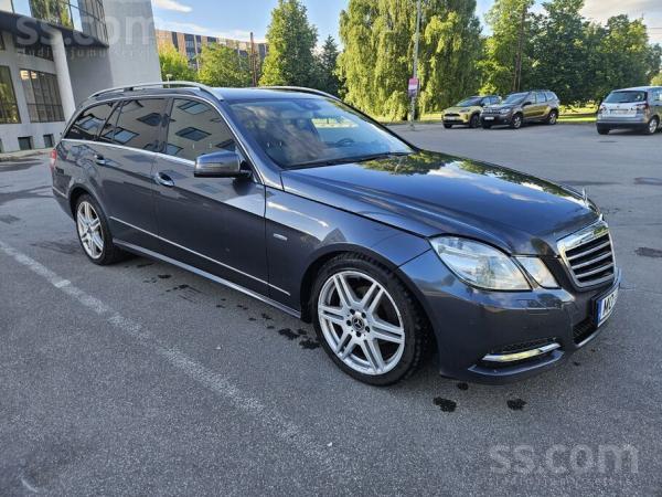 Grey Mercedes-Benz E 220 2011 in Riga, with an engine capacity of 2.20 L and mileage of 389 thousand km for 5900 €, photo 4 on AUTOMOTO.COM.LV