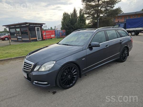 Pelēks Mercedes-Benz E 220 2011 Cēsis, ar dzinēja tilpumu 2.20 L un nobraukumu 327 tūkst. km par 7700 €, foto 1 vietnē AUTOMOTO.COM.LV