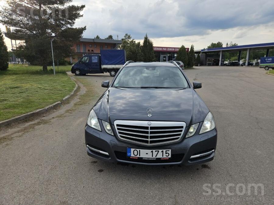 Серый Мерседес E 220 2011 в Цесис, объемом двигателя 2.20 л и пробегом 327 тыс. км за 7700 €, фото 3 на AUTOMOTO.COM.LV