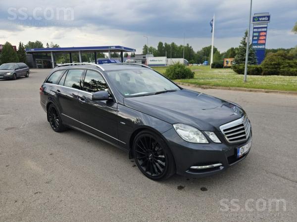 Pelēks Mercedes-Benz E 220 2011 Cēsis, ar dzinēja tilpumu 2.20 L un nobraukumu 327 tūkst. km par 7700 €, foto 3 vietnē AUTOMOTO.COM.LV