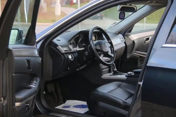 Pelēks Mercedes-Benz E 220 2011 Rīga, ar dzinēja tilpumu 2.20 L un nobraukumu 290 tūkst. km par 7990 €, foto 7 vietnē AUTOMOTO.COM.LV