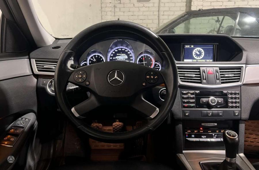 Pelēks Mercedes-Benz E 220 2012 Klaipėda, ar dzinēja tilpumu 2.14 L un nobraukumu 357 tūkst. km par 5999 €, foto 22 vietnē AUTOMOTO.COM.LV