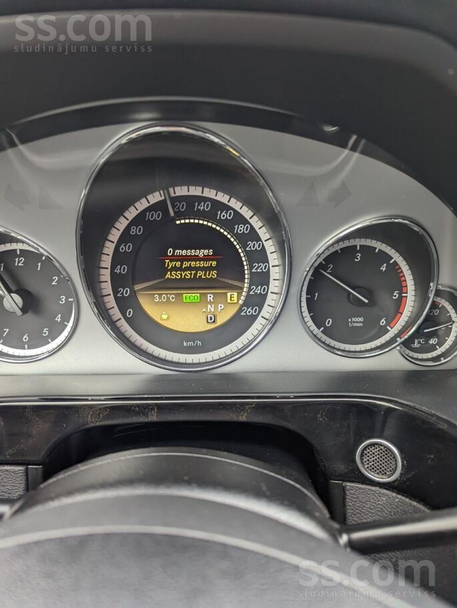 Pelēks Mercedes-Benz E 220 2012 Rīga, ar dzinēja tilpumu 2.20 L un nobraukumu 220 tūkst. km par 8990 €, foto 22 vietnē AUTOMOTO.COM.LV