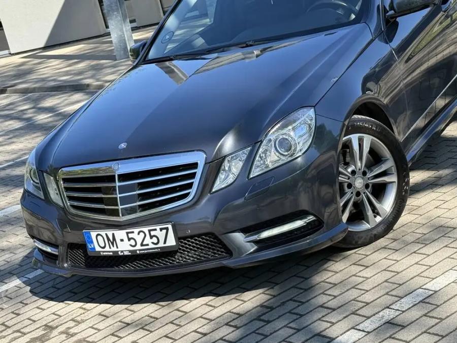 Grey Mercedes-Benz E 220 2012 in Jurmala, with an engine capacity of 2.20 L and mileage of 257 thousand km for 5950 €, photo 4 on AUTOMOTO.COM.LV