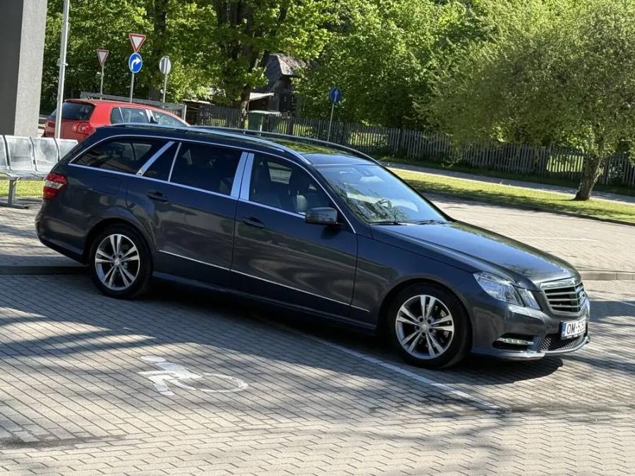 Grey Mercedes-Benz E 220 2012 in Jurmala, with an engine capacity of 2.20 L and mileage of 257 thousand km for 5950 €, photo 15 on AUTOMOTO.COM.LV