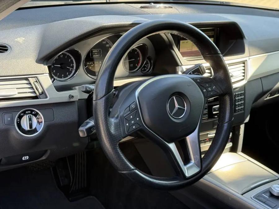 Grey Mercedes-Benz E 220 2012 in Jurmala, with an engine capacity of 2.20 L and mileage of 257 thousand km for 5950 €, photo 30 on AUTOMOTO.COM.LV