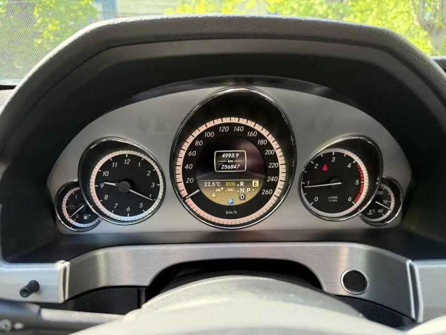 Grey Mercedes-Benz E 220 2012 in Jurmala, with an engine capacity of 2.20 L and mileage of 257 thousand km for 5950 €, photo 35 on AUTOMOTO.COM.LV
