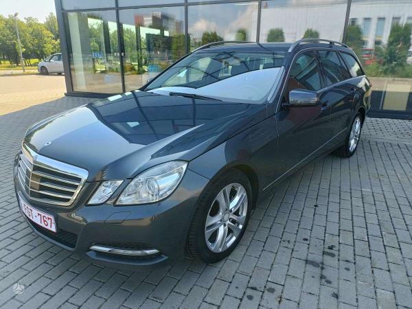 Серый Мерседес E 220 2012 в Клайпеда, объемом двигателя 2.14 л и пробегом 347 тыс. км за 6650 €, фото 3 на AUTOMOTO.COM.LV