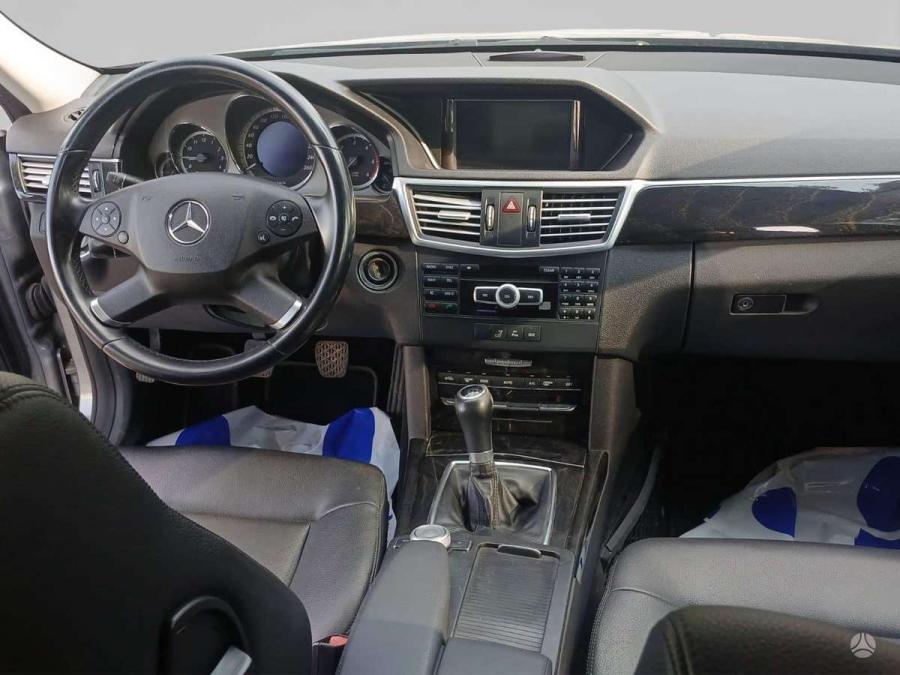 Серый Мерседес E 220 2012 в Вильнюс, объемом двигателя 2.10 л и пробегом 289 тыс. км за 6890 €, фото 11 на AUTOMOTO.COM.LV