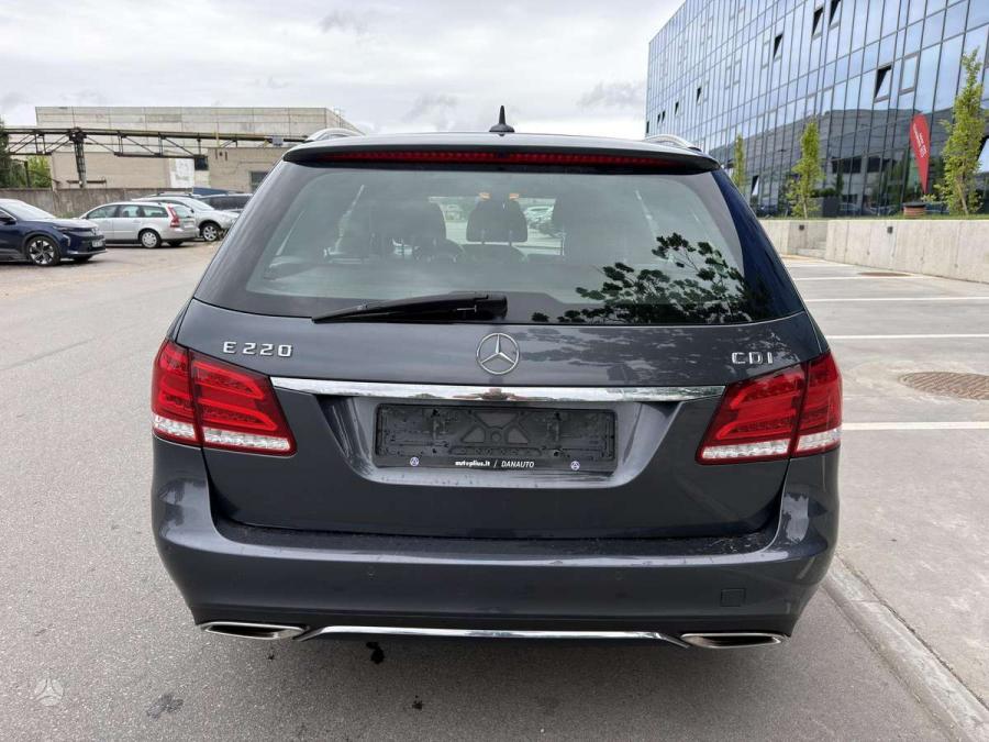 Pelēks Mercedes-Benz E 220 2013 Panevēža, ar dzinēja tilpumu 2.14 L un nobraukumu 315 tūkst. km par 7850 €, foto 10 vietnē AUTOMOTO.COM.LV