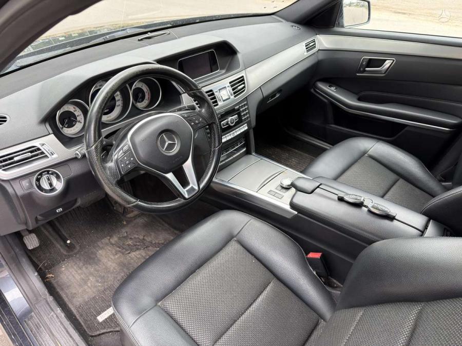Pelēks Mercedes-Benz E 220 2013 Panevēža, ar dzinēja tilpumu 2.14 L un nobraukumu 315 tūkst. km par 7850 €, foto 14 vietnē AUTOMOTO.COM.LV