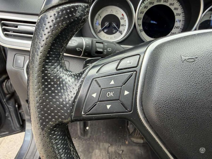 Pelēks Mercedes-Benz E 220 2013 Panevēža, ar dzinēja tilpumu 2.14 L un nobraukumu 315 tūkst. km par 7850 €, foto 20 vietnē AUTOMOTO.COM.LV