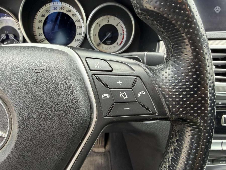 Pelēks Mercedes-Benz E 220 2013 Panevēža, ar dzinēja tilpumu 2.14 L un nobraukumu 315 tūkst. km par 7850 €, foto 21 vietnē AUTOMOTO.COM.LV