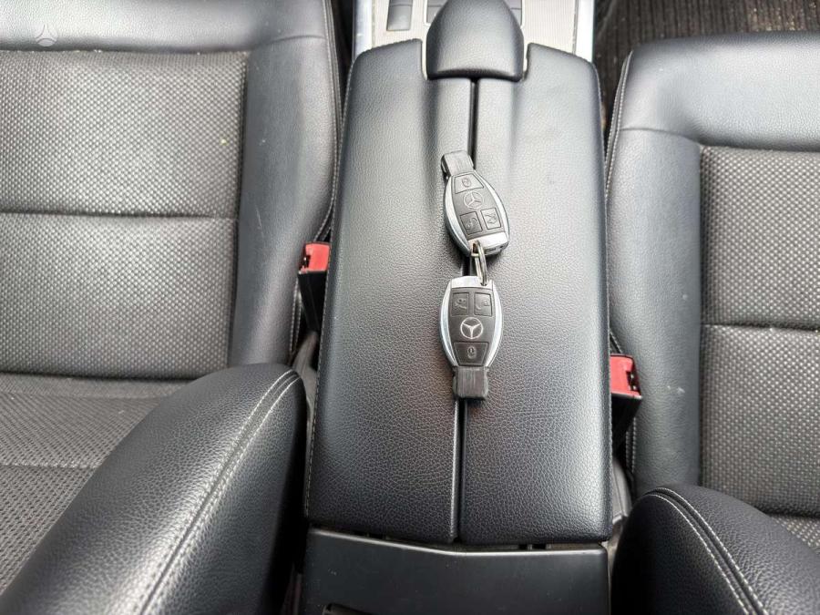 Pelēks Mercedes-Benz E 220 2013 Panevēža, ar dzinēja tilpumu 2.14 L un nobraukumu 315 tūkst. km par 7850 €, foto 27 vietnē AUTOMOTO.COM.LV