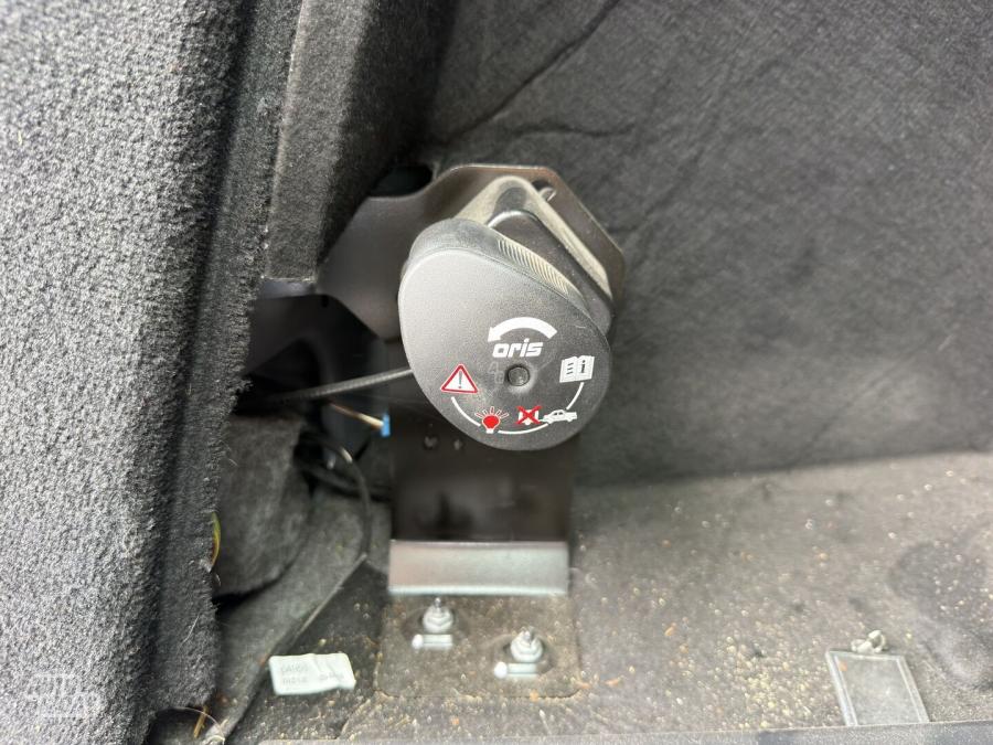 Grey Mercedes-Benz E 220 2013 in Panevezys, with an engine capacity of 2.10 L and mileage of 315 thousand km for 7850 €, photo 36 on AUTOMOTO.COM.LV